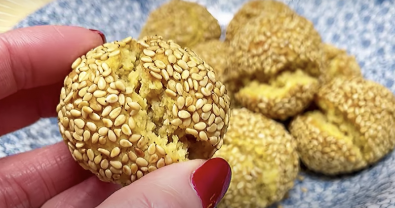 Chinese Smiling Sesame Cookie Balls by Keto Asian Flavours - FoodSocial