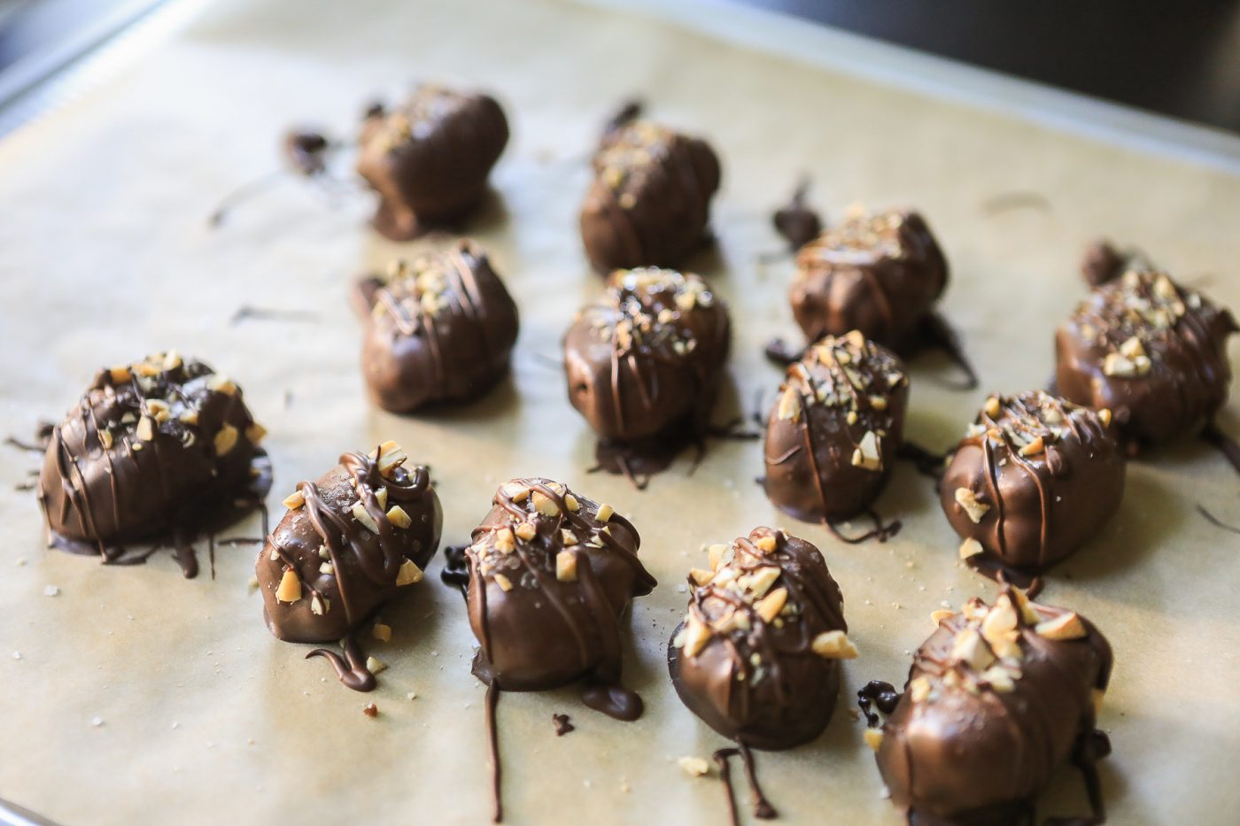 3-Ingredient Paleo Candy Bars - FoodSocial