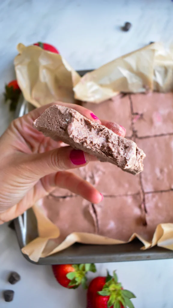 Chocolate Covered Strawberry Frozen Bars by joyfuleatsnbeats - FoodSocial
