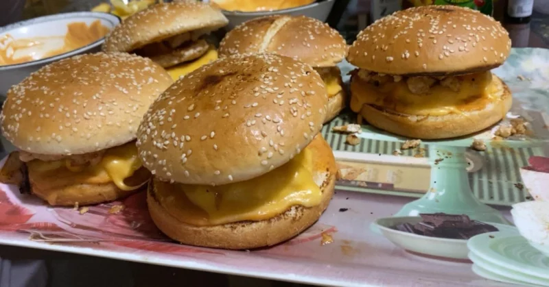 Home-made smashed patty burger by subtlesmiletherapy - FoodSocial